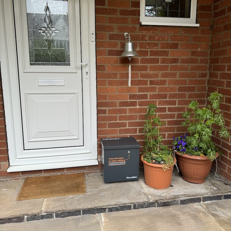 iParcelBox - Smart Parcel drop box for deliveries and collections